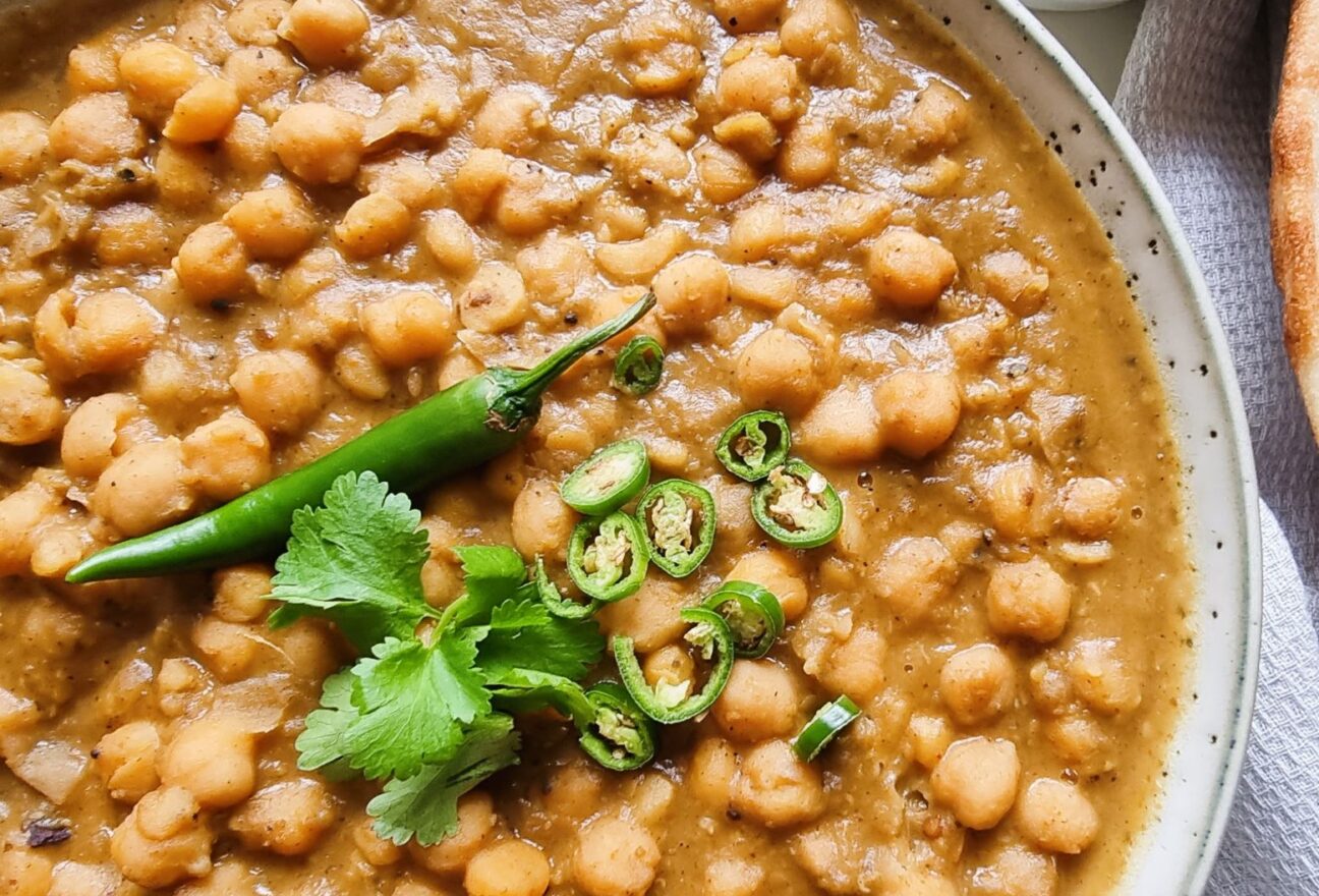 Lahore’s Naan Chanaa Delights: 5 Must-Try Eateries for the Perfect Meal ...